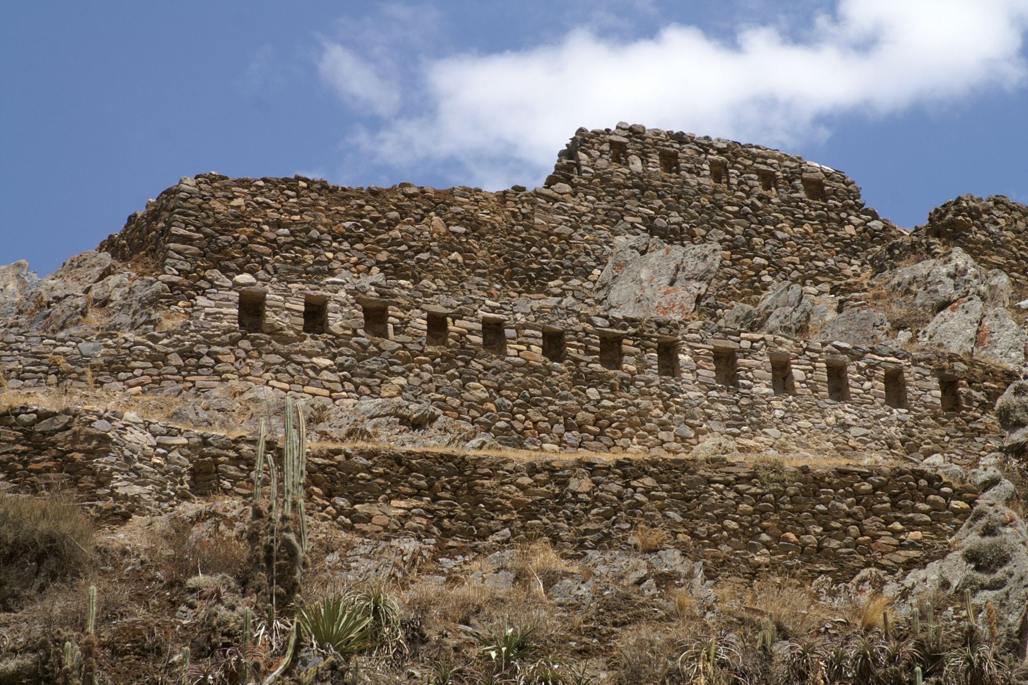 The Mysteries of Ollantaytambo: A Look into Peru's Incan Past - Enigma Blog